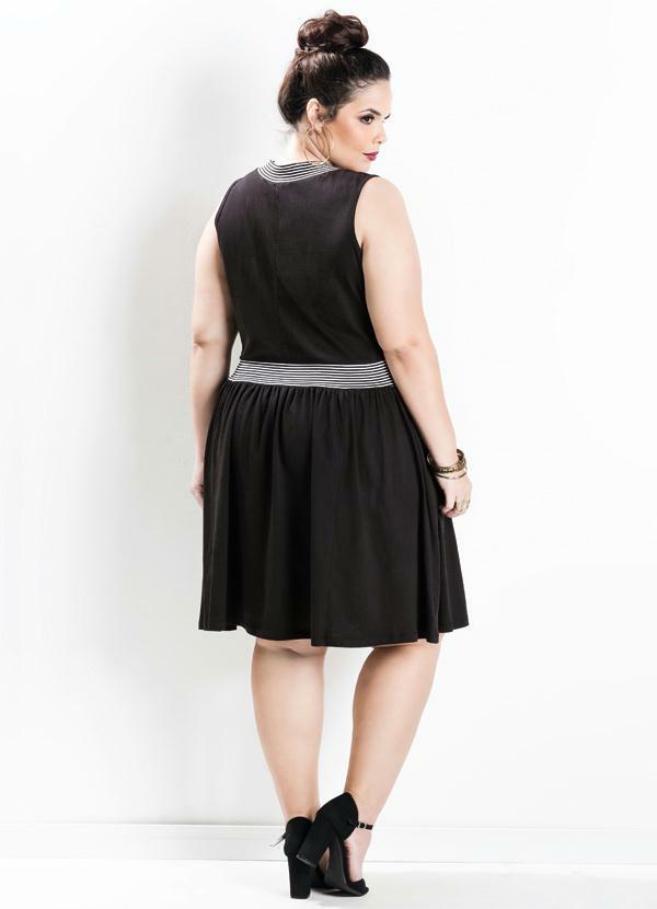 Vestido Evasê Sem Mangas Preto Plus Size Posthaus